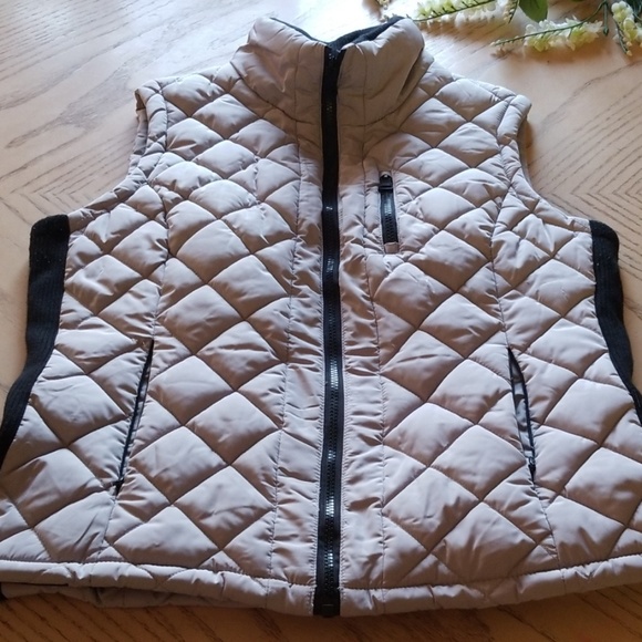 Andrew Marc | Jackets & Coats | Andrew Marc Vest Zip Up L | Poshmark